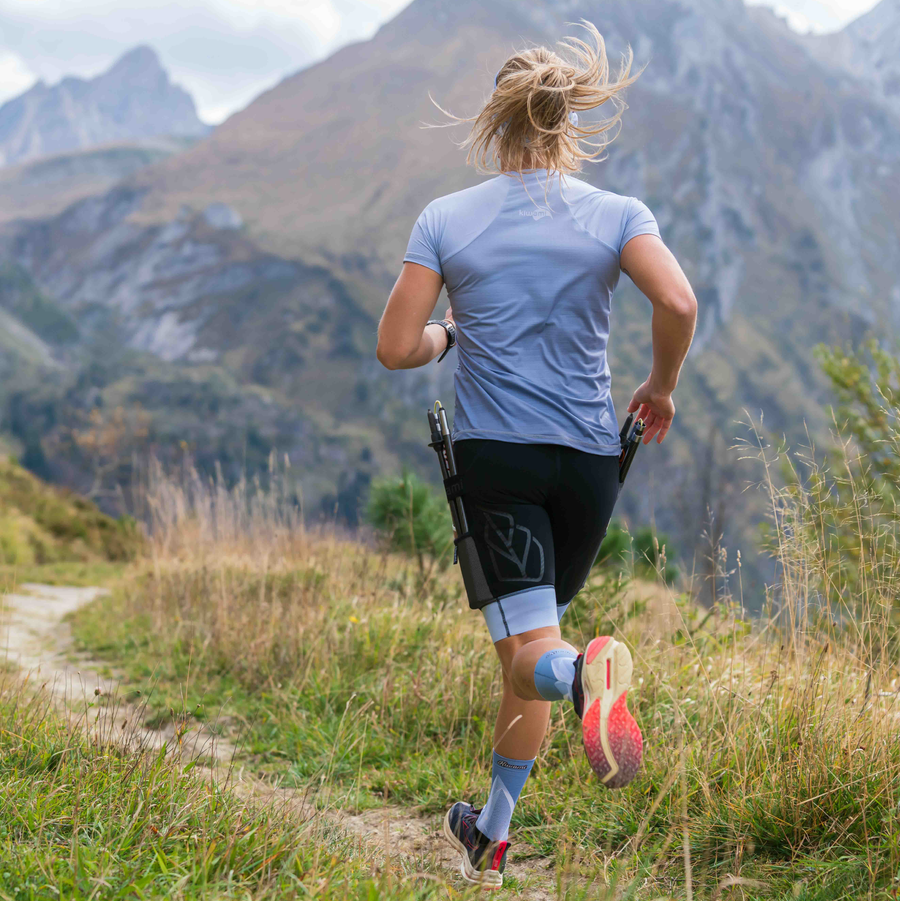 Short de trail running Equilibrium 2 femme gris Edelweiss avec portage de bâtons | Kiwami